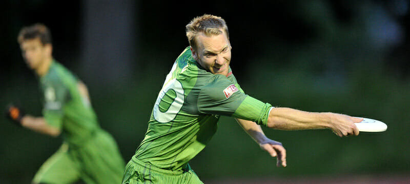 How to Throw a Backhand in Ultimate Frisbee - Features - Ultiworld